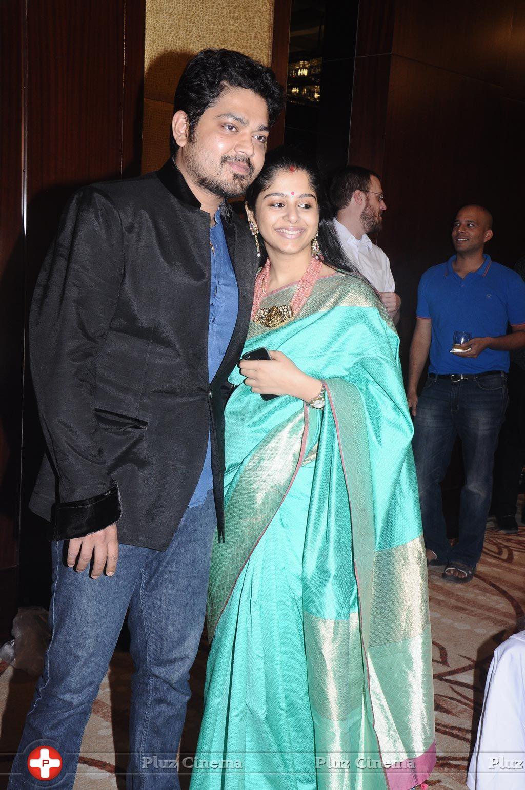 இளம் நடிகர் சக்தி வாசுவின் மனைவியை பார்த்துள்ளீர்களா?…. வைரலாகும் அழகிய ...