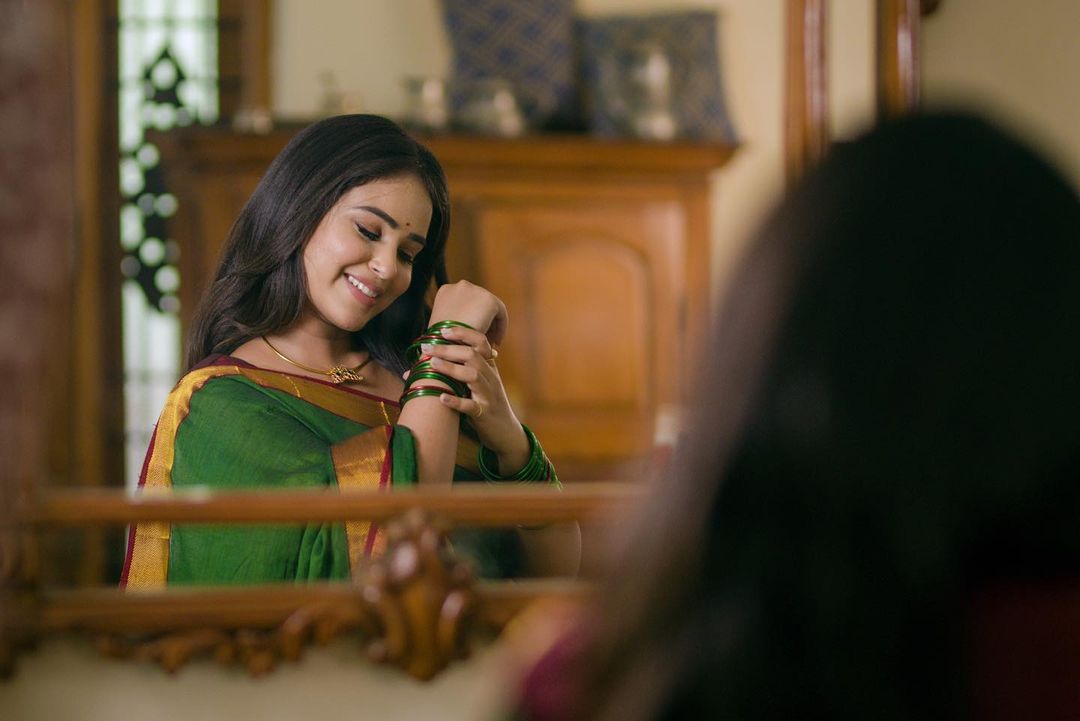 பச்சை நிற புடவையில் தேவதையாய் ஜொலிக்கும் சீரியல் நடிகை கண்மணி.. வர்ணிக்கும் ரசிகர்கள் ...